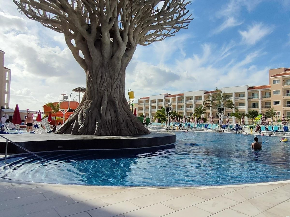 Bahia Principe Fantasia Tenerife - Swimming Pools | AccessAble