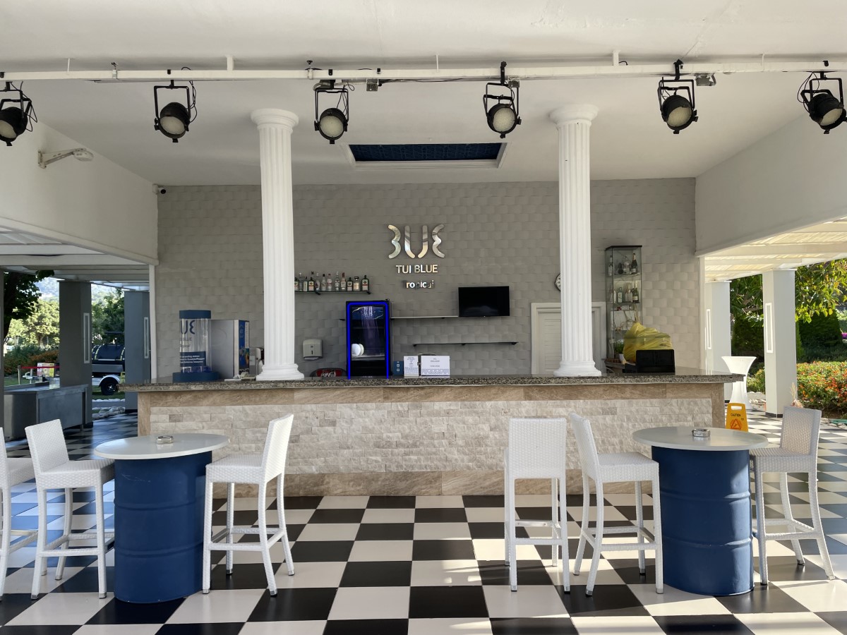 TUI BLUE Tropical - Beach Snack Bar | AccessAble