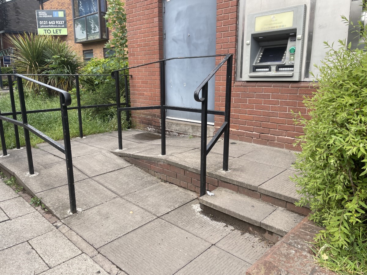 Lloyds Bank Wolverhampton Tettenhall | AccessAble