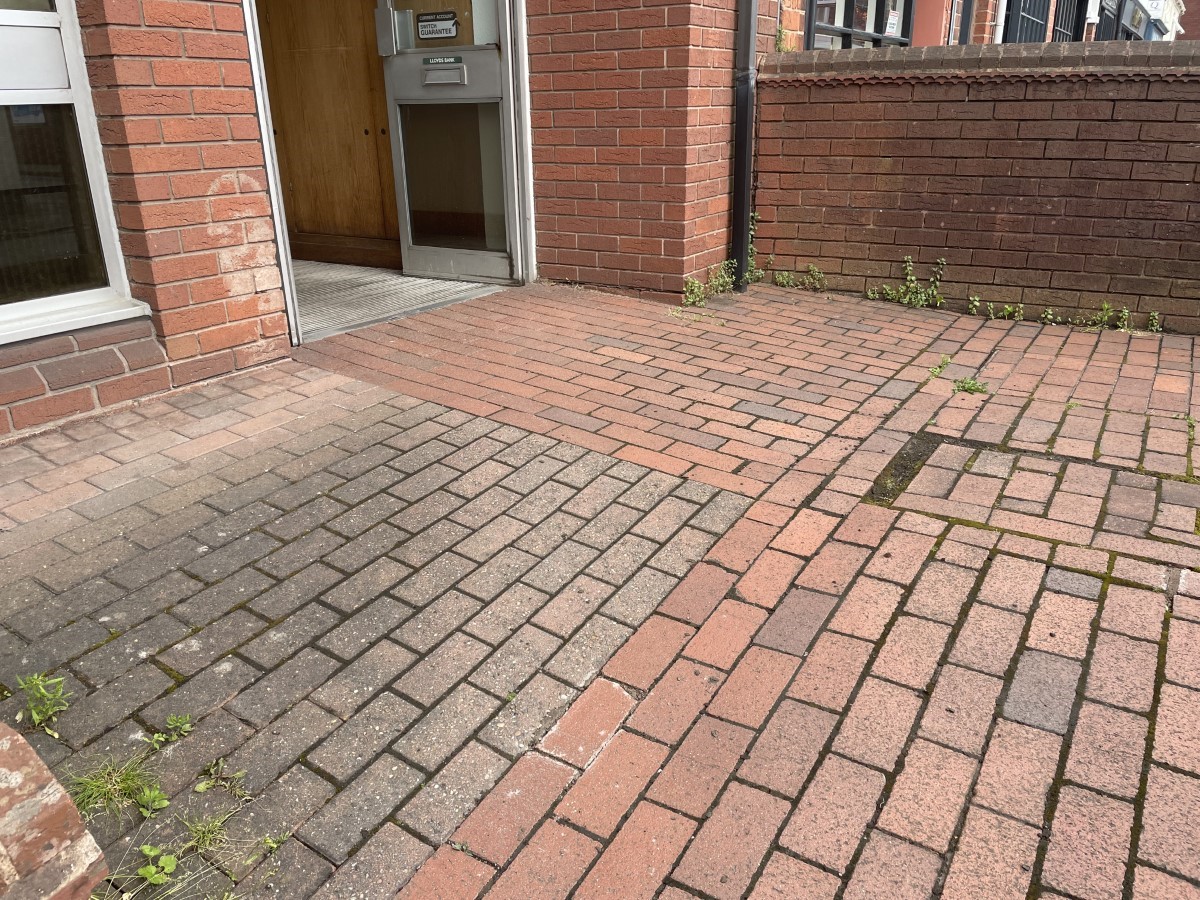 Lloyds Bank Wolverhampton Tettenhall | AccessAble