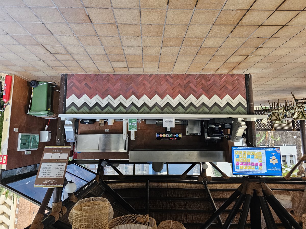 Hotel Flamingo Oasis - Laguna Pool Snack Bar | AccessAble