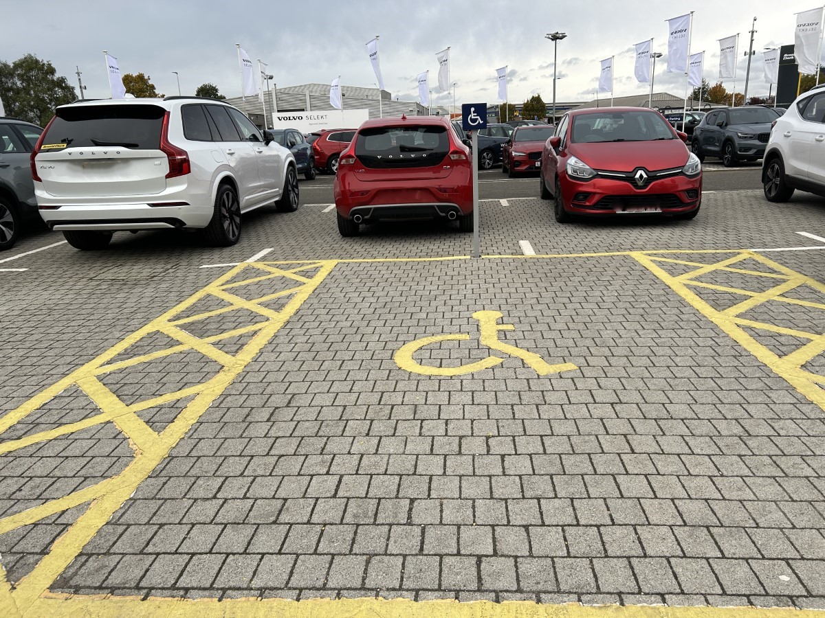 Arnold Clark Stirling Volvo / Used Car Centre | AccessAble