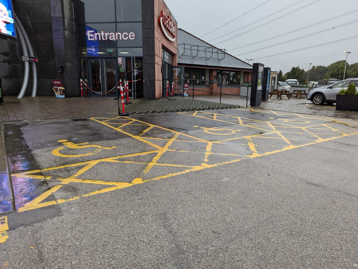 M56 - Chester Services - Roadchef | AccessAble