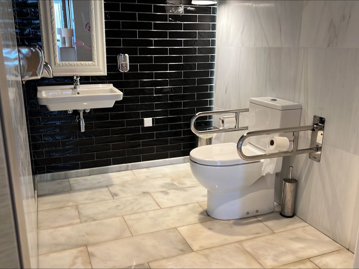 Protur Playa Cala Millor - Toilets with Adaptations for Disabled People ...