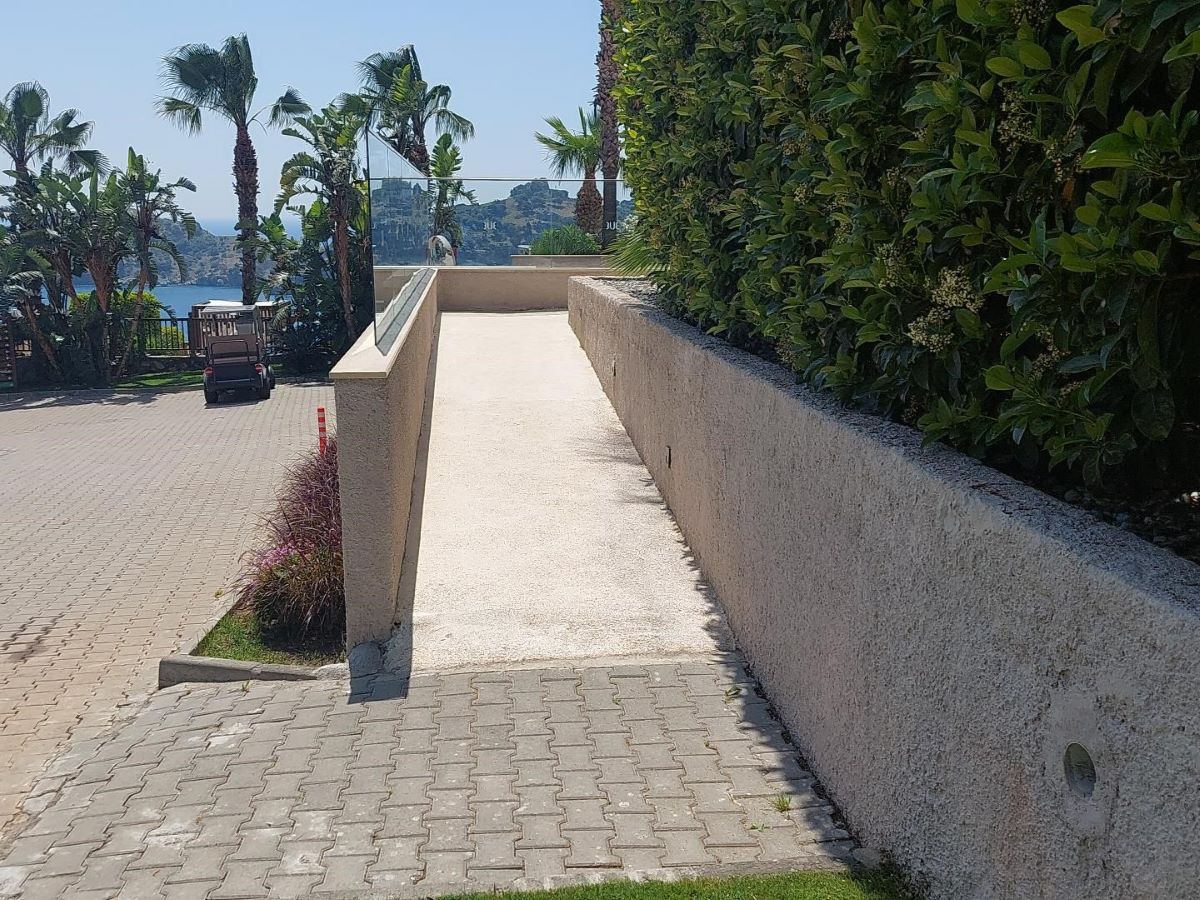 TUI BLUE Seno - Swimming Pools | AccessAble