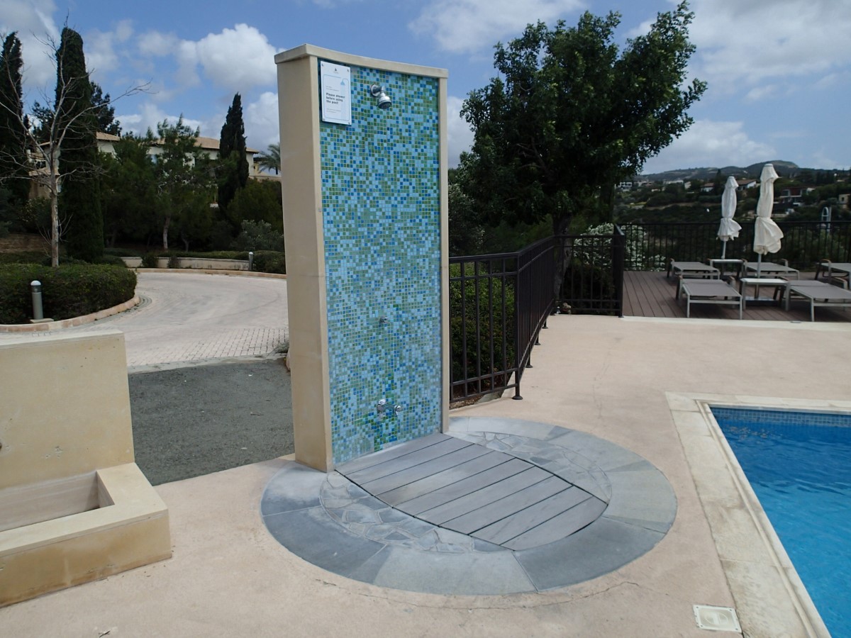 TUI BLUE Sensatori Atlantica Aphrodite Hills - Activity Pool | AccessAble