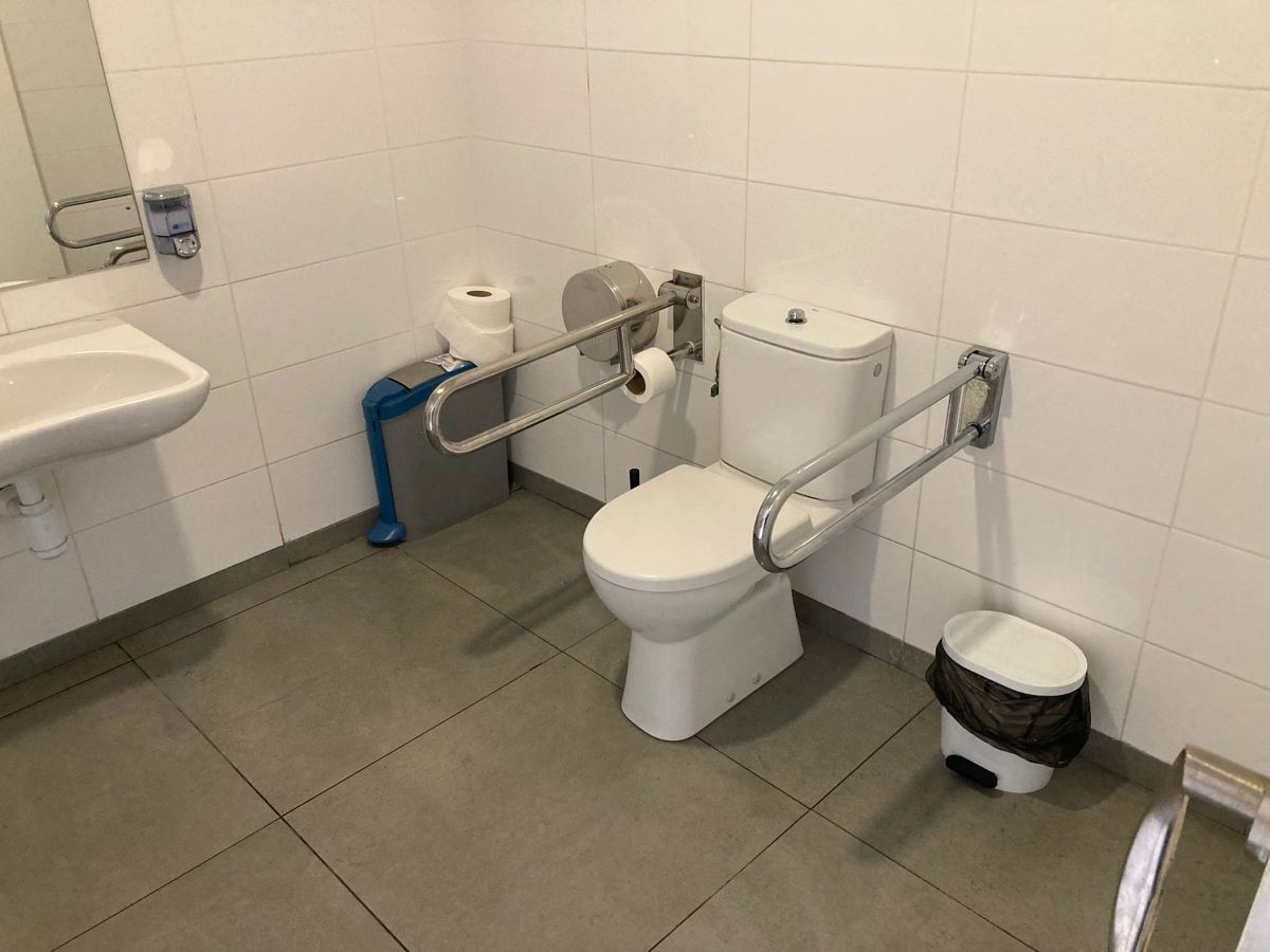 TUI SUNEO El Trebol - Toilets with Adaptations for Disabled People ...