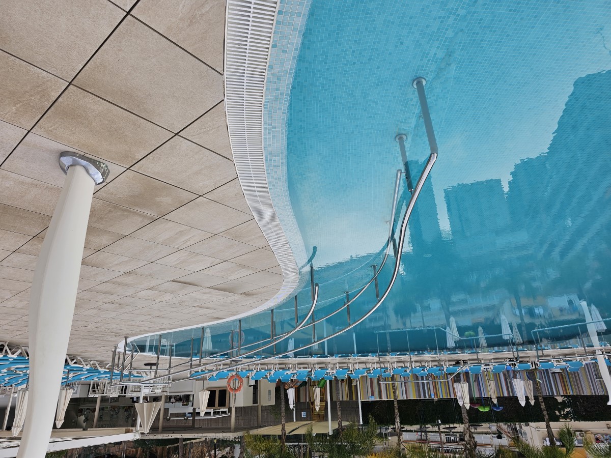 Port Benidorm - Outdoor Pool | AccessAble