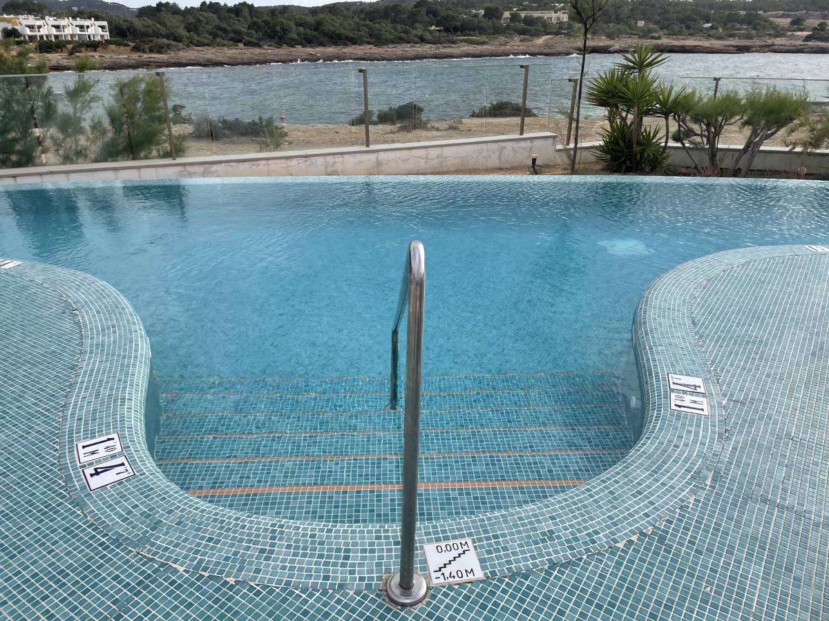Holiday Village Seaview Ibiza - Infinity Pool | AccessAble