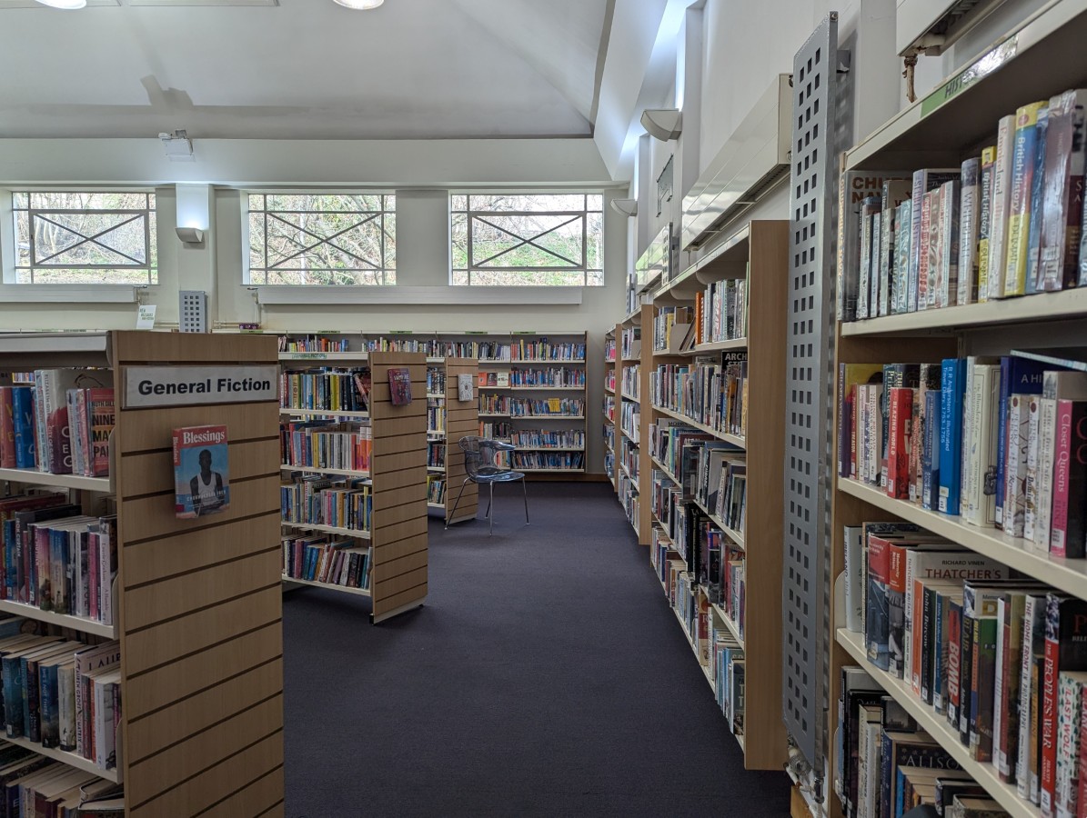 Earlsfield Library | AccessAble