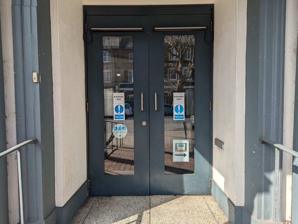 Earlsfield Library | AccessAble