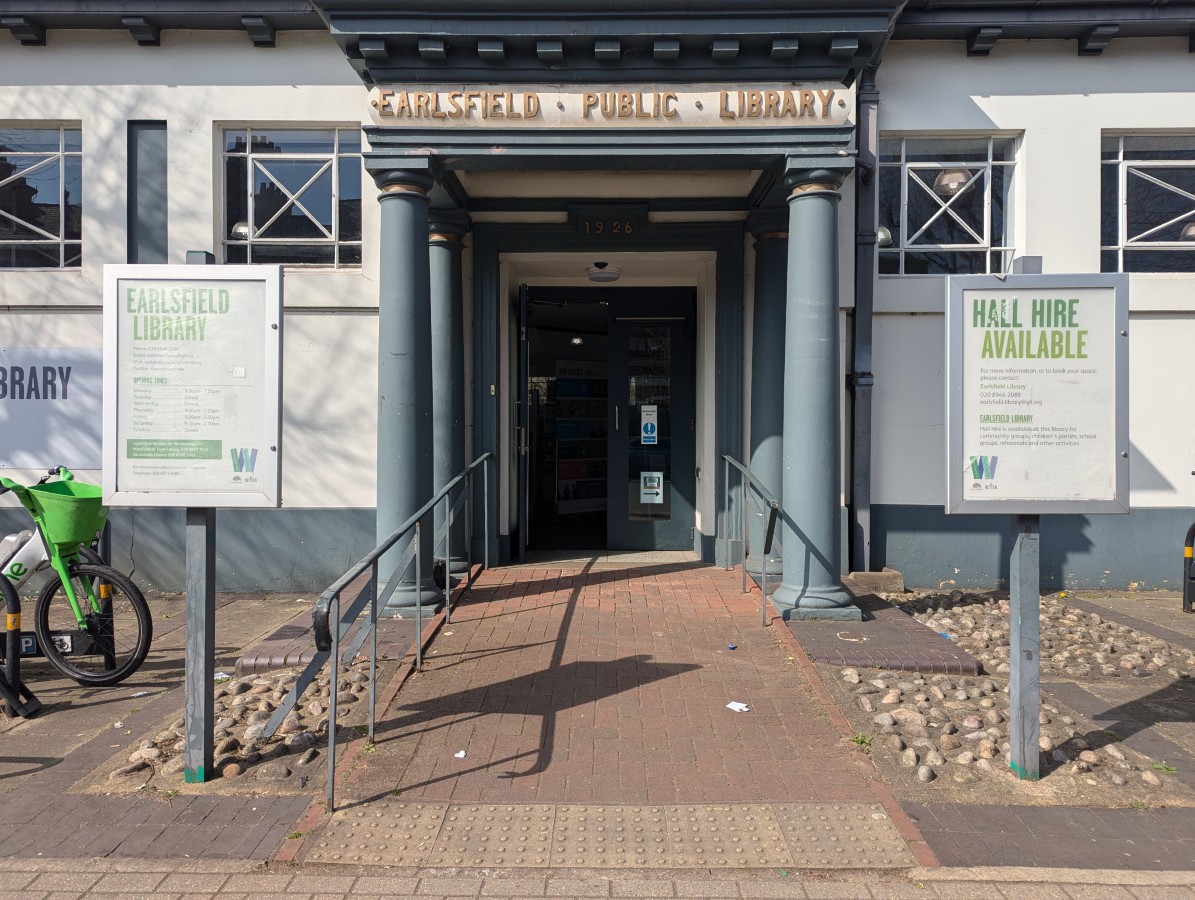 Earlsfield Library | AccessAble
