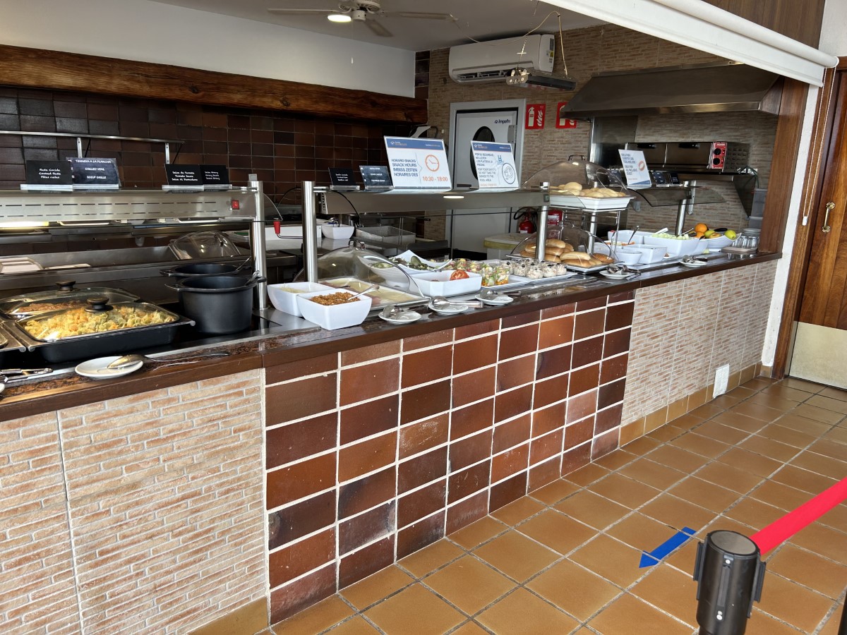 Globales Almirante Farragut - Pool Snack Bar | AccessAble