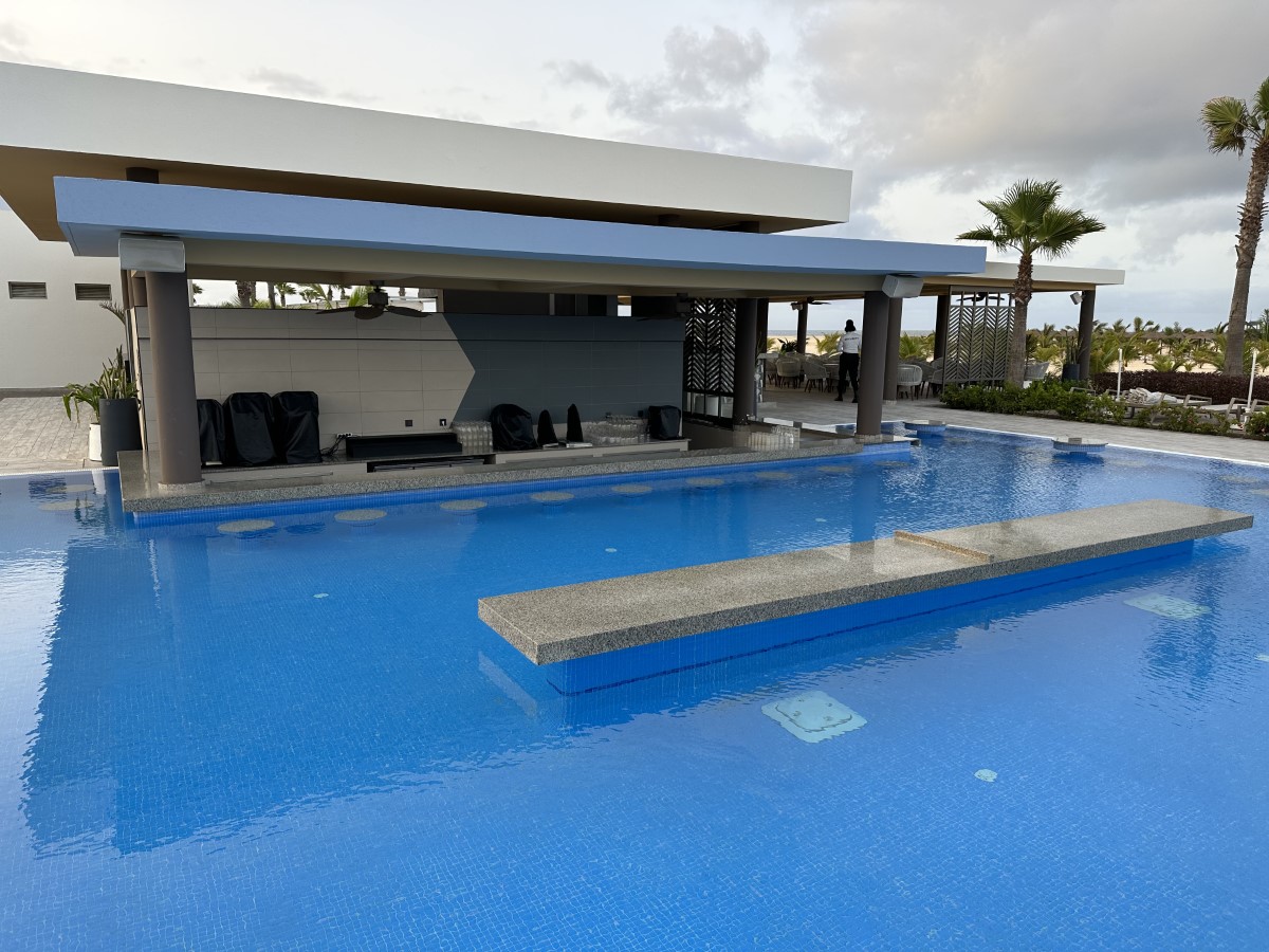 RIU Palace Santa Maria - Outdoor Pool 3 (Espargos Swim-Up Bar) | AccessAble