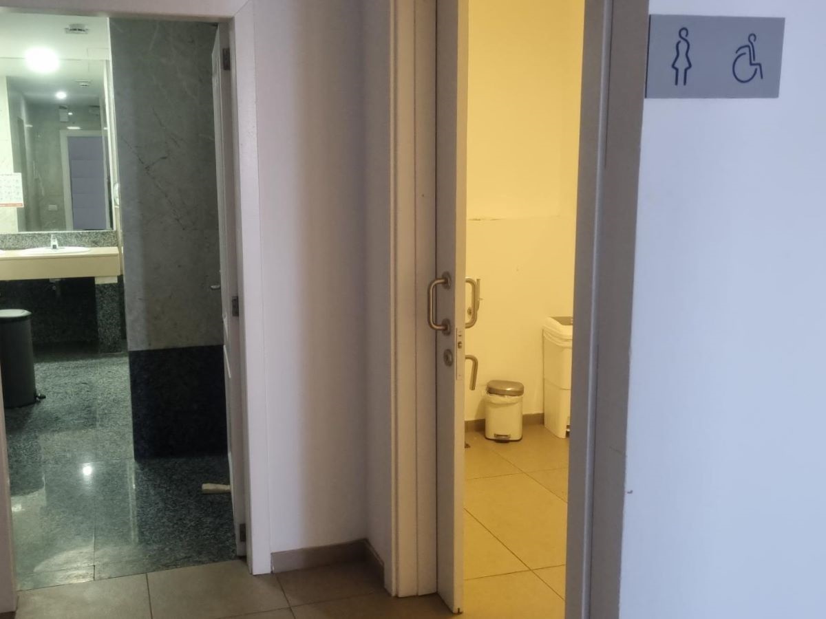 TUI BLUE Los Gigantes - Toilets with Adaptations for Disabled People ...