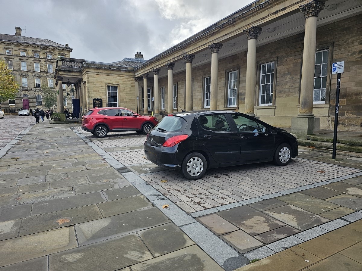 Huddersfield Railway Station to Greenhead Park | AccessAble
