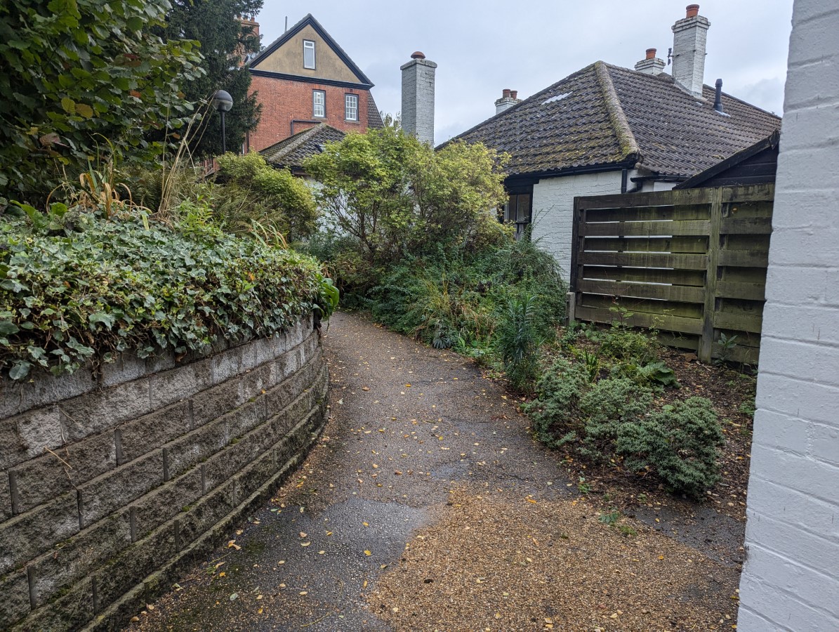 Porters' Lodge (Castle Court) | AccessAble