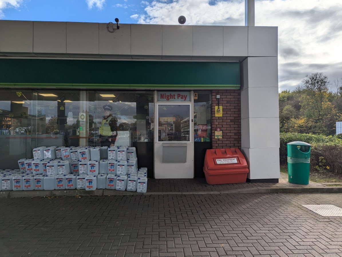 BP Petrol Station - M62/A1(M) - Ferrybridge Services - Moto | AccessAble