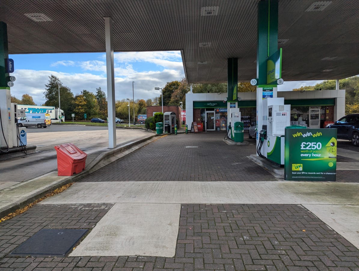 BP Petrol Station - M62/A1(M) - Ferrybridge Services - Moto | AccessAble