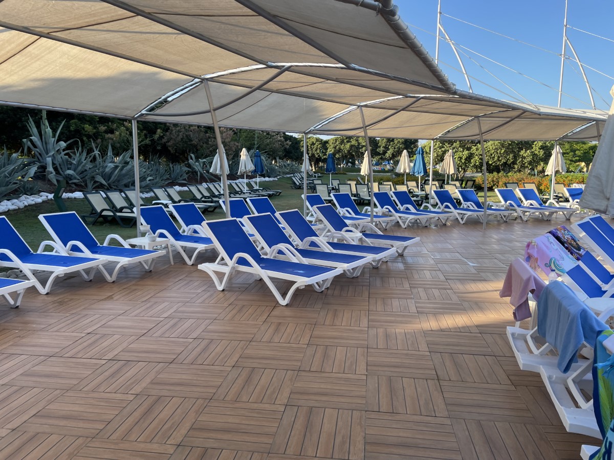 TUI BLUE Tropical - Main Pool and Slides | AccessAble