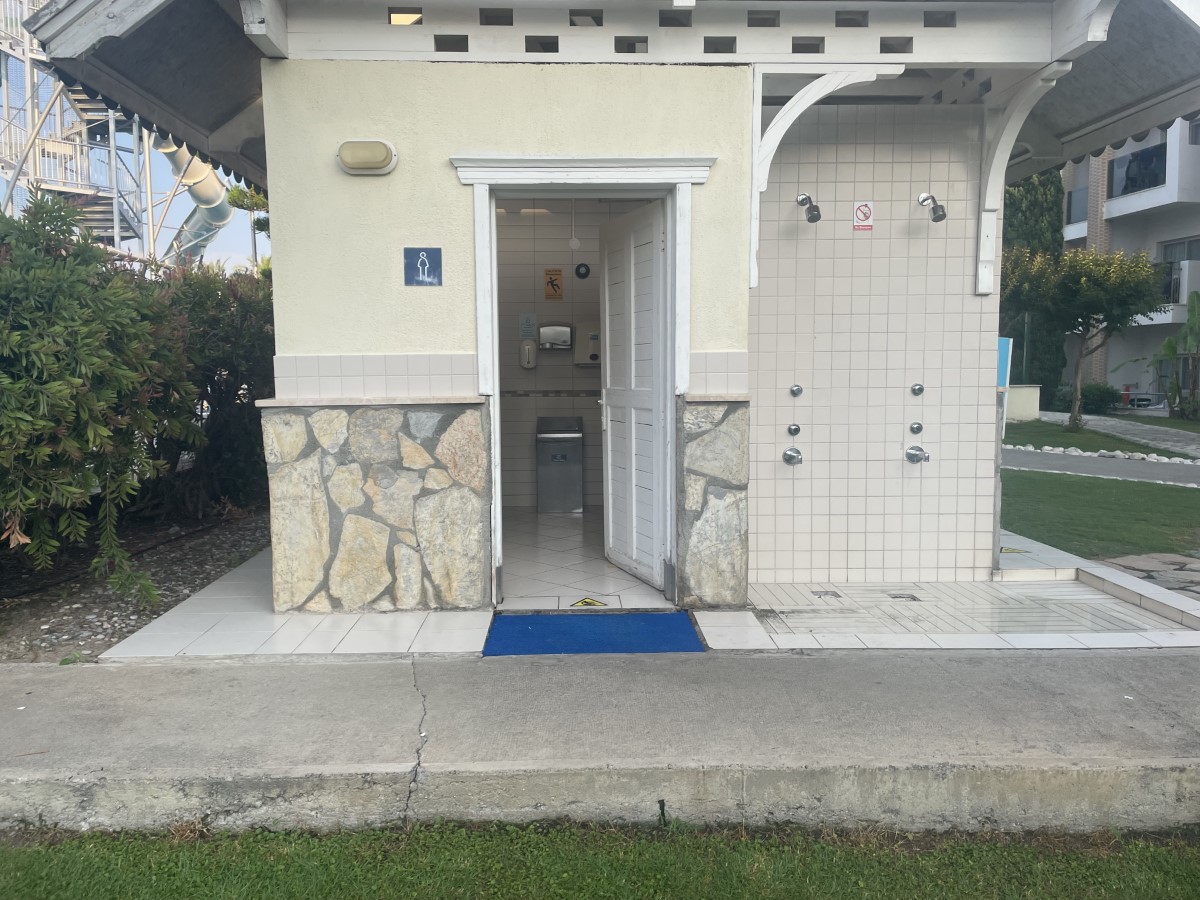 TUI BLUE Tropical - Main Pool and Slides | AccessAble