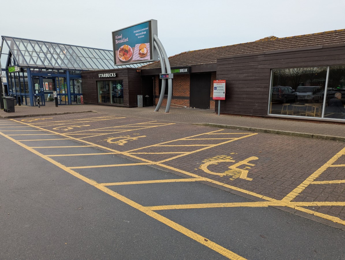 M40 - Warwick Services - Southbound - Welcome Break | AccessAble