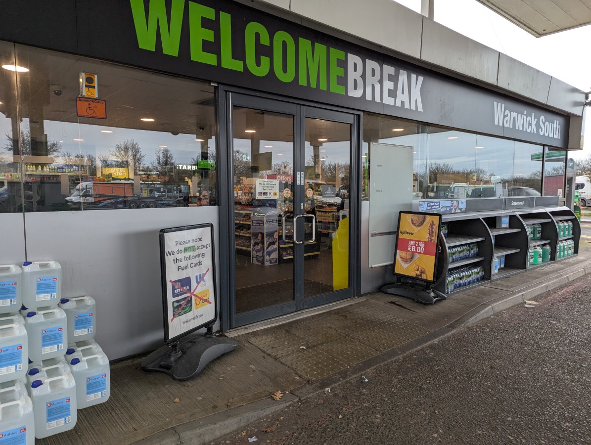 M40 - Warwick Services - Southbound - Welcome Break | AccessAble