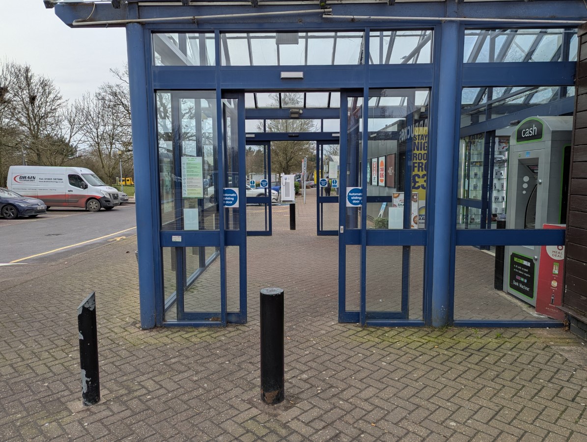 M40 - Warwick Services - Southbound - Welcome Break | AccessAble