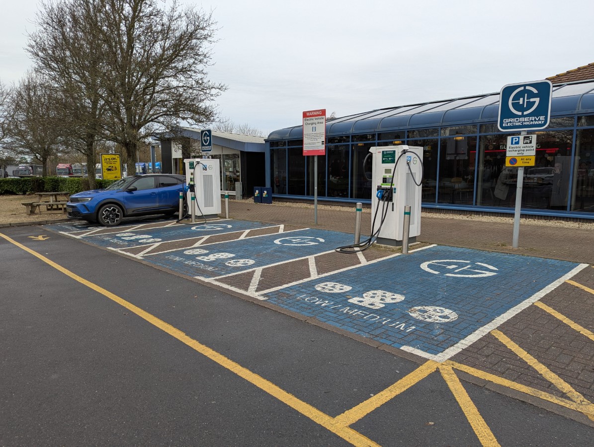 M40 - Warwick Services - Southbound - Welcome Break | AccessAble