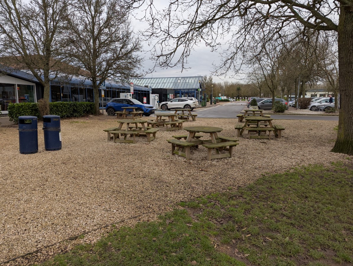 M40 - Warwick Services - Southbound - Welcome Break | AccessAble