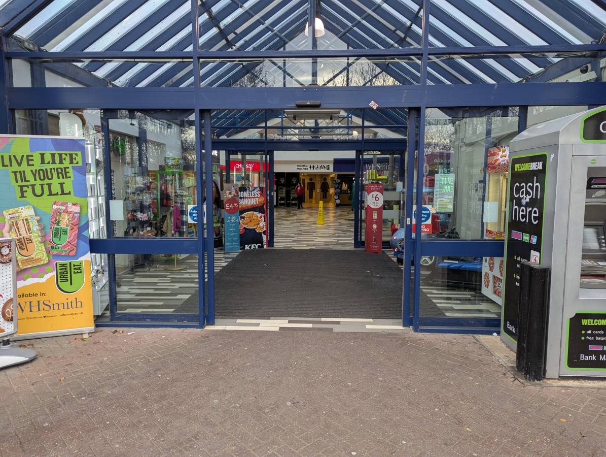 M40 - Warwick Services - Southbound - Welcome Break | AccessAble