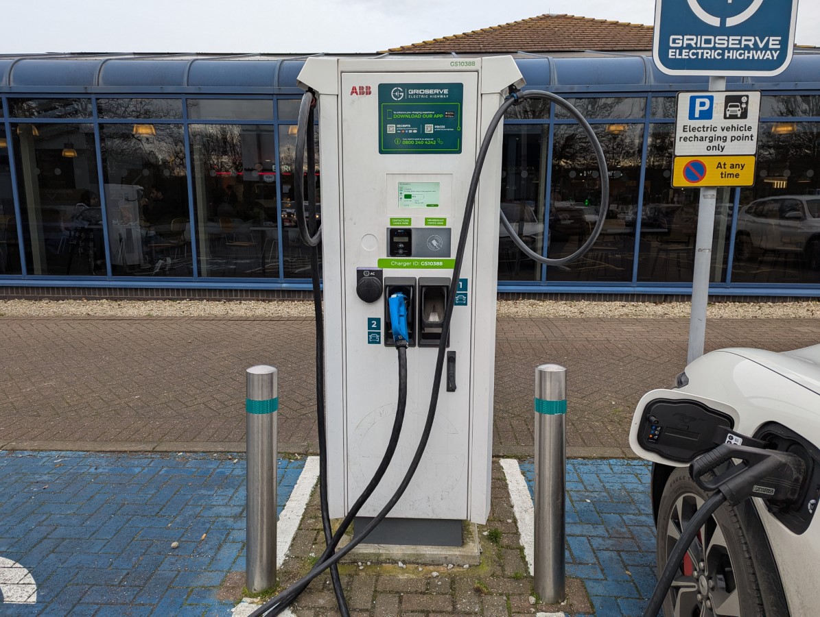 M40 - Warwick Services - Southbound - Welcome Break | AccessAble