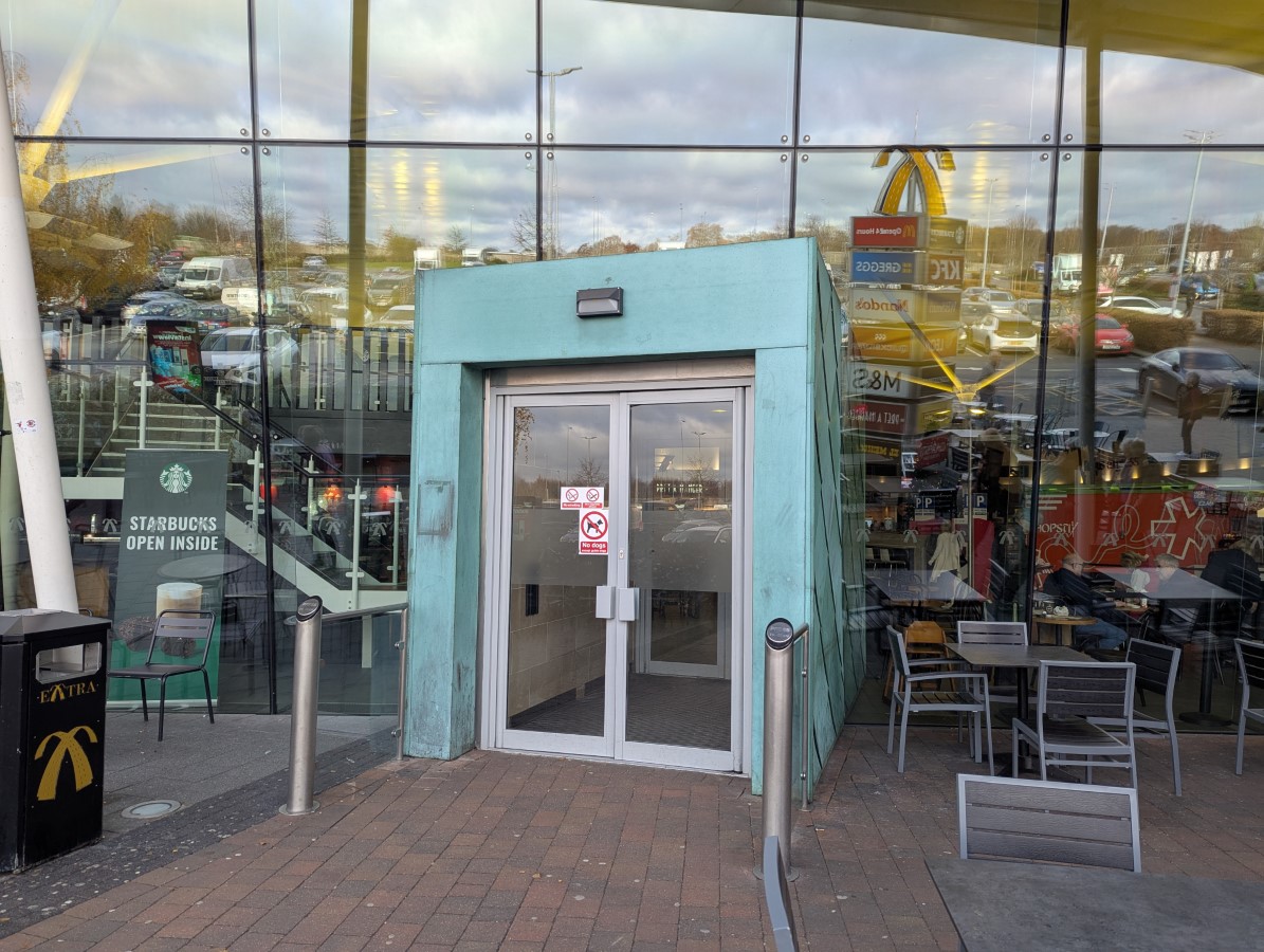 M25 - Cobham Services - EXTRA | AccessAble
