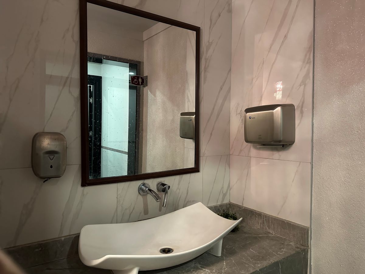 TUI SUNEO Costa Mare Suites - Toilets with Adaptations for Disabled ...