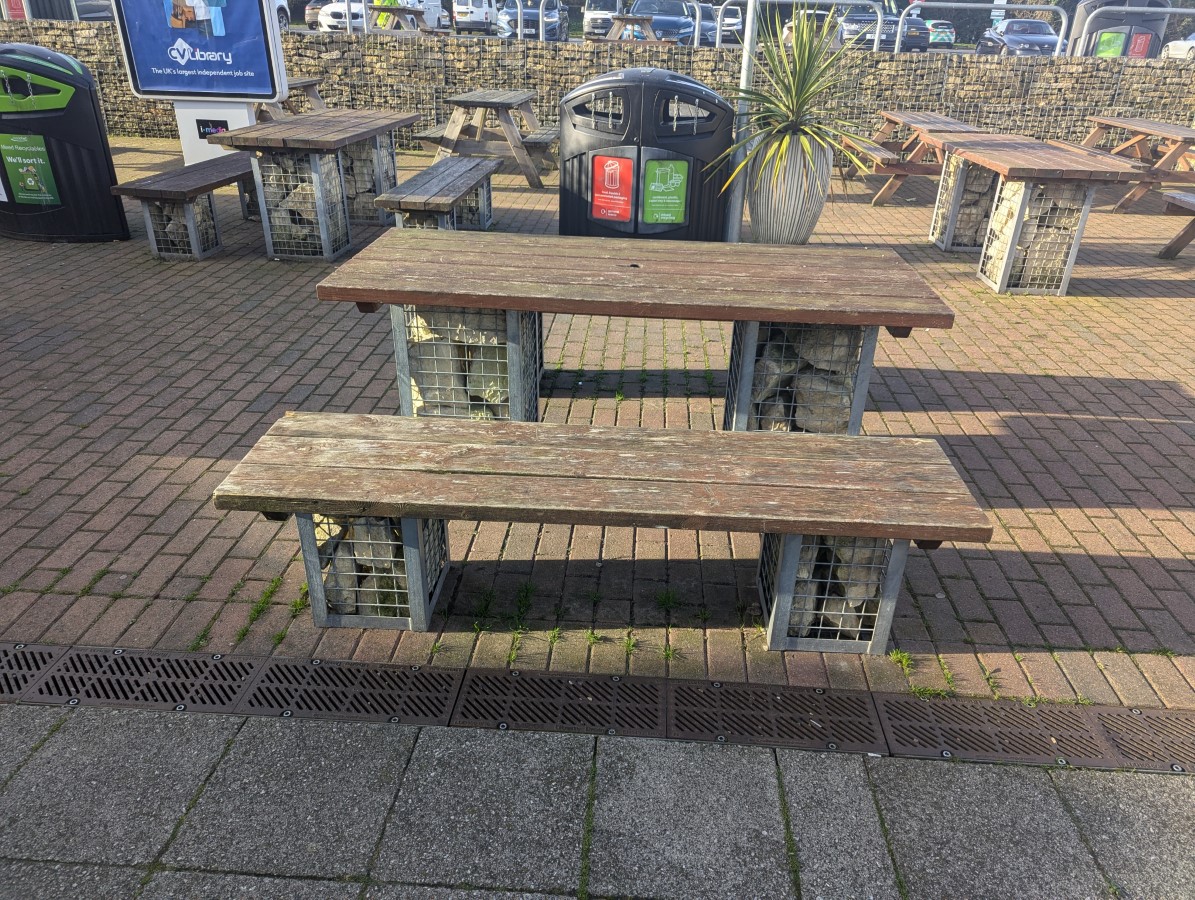 M5 - Strensham Services - Southbound - Roadchef | AccessAble