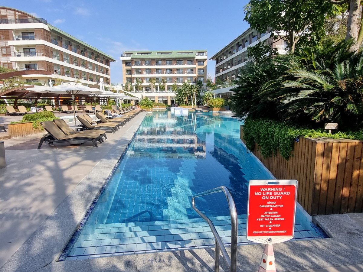 TUI BLUE Side - Swimming Pools | AccessAble