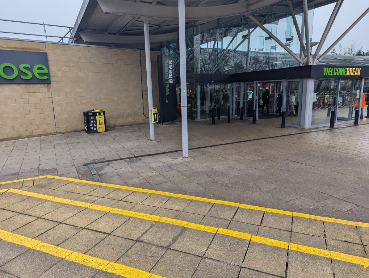 M40 - Oxford Services - Welcome Break | AccessAble