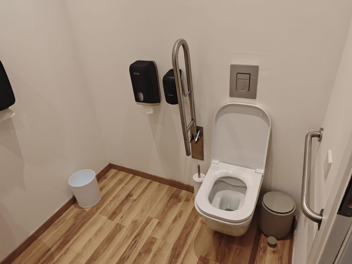 Nissi Beach Resort - Toilets with Adaptations for Disabled People ...