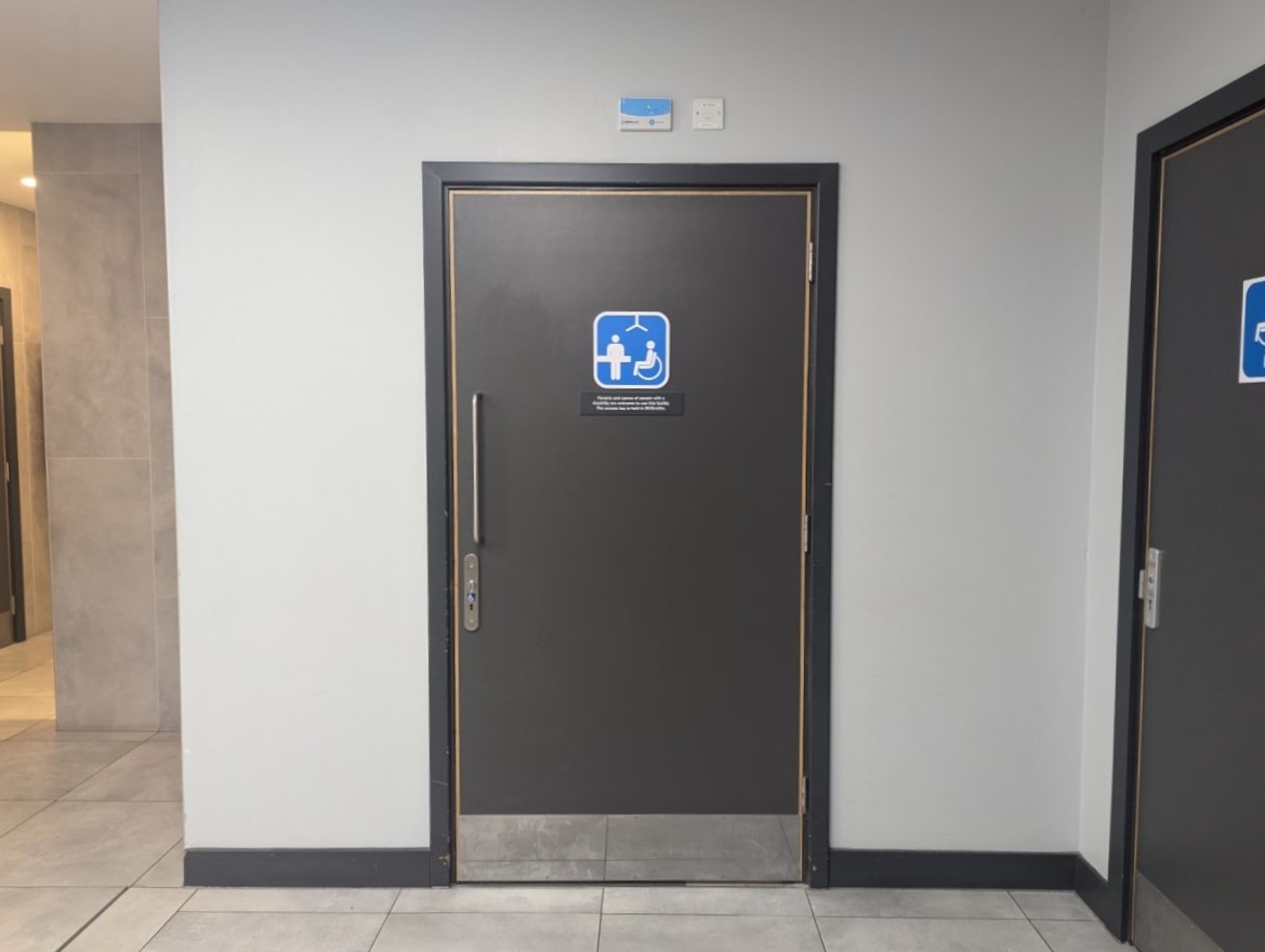 M25 - South Mimms Services - Welcome Break | AccessAble