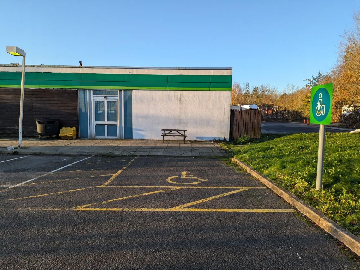 BP Petrol Station - M1 - Donington Park Services - Moto | AccessAble