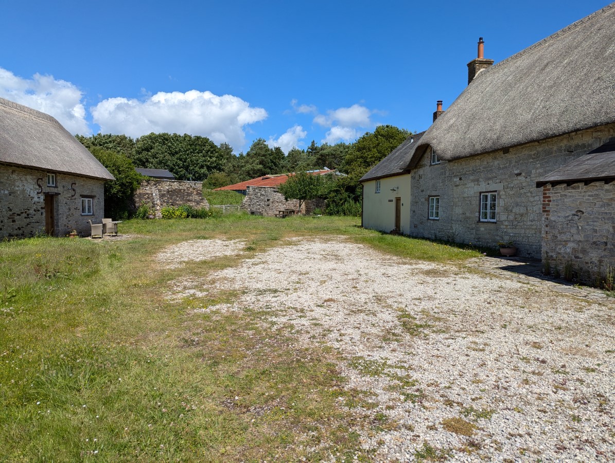 Middlebere Farmhouse - Outdoor Spaces | AccessAble