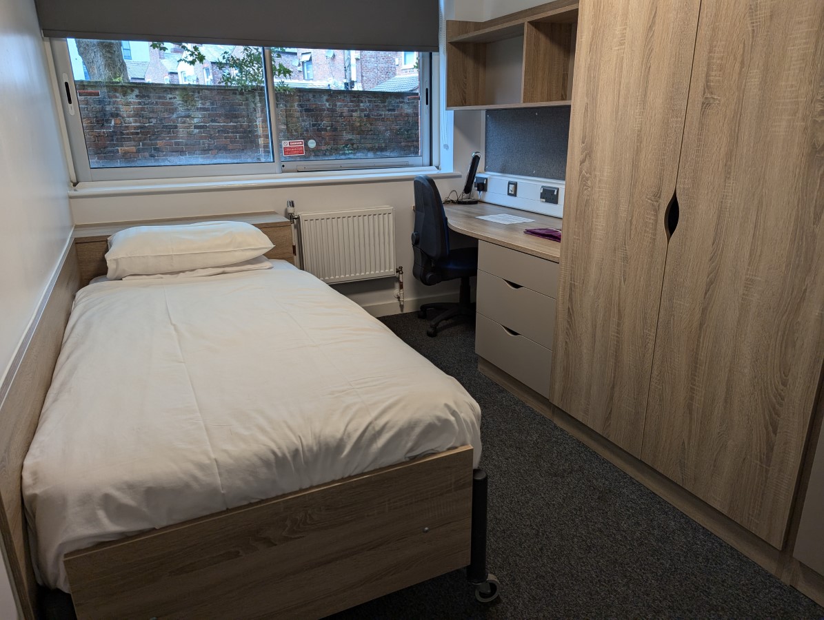 Hulme Hall - Halls of Residence | AccessAble