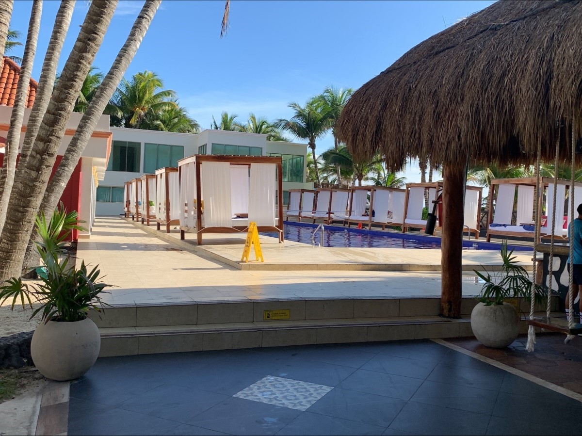 TUI BLUE El Dorado Seaside Suites - Swimming Pools | AccessAble
