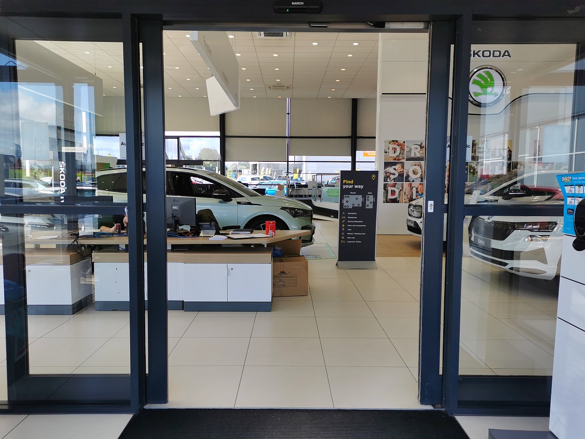 Arnold Clark Linwood SEAT / Škoda | AccessAble