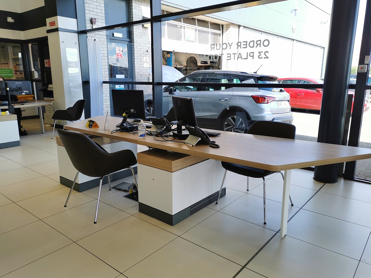 Arnold Clark Linwood SEAT / Škoda | AccessAble