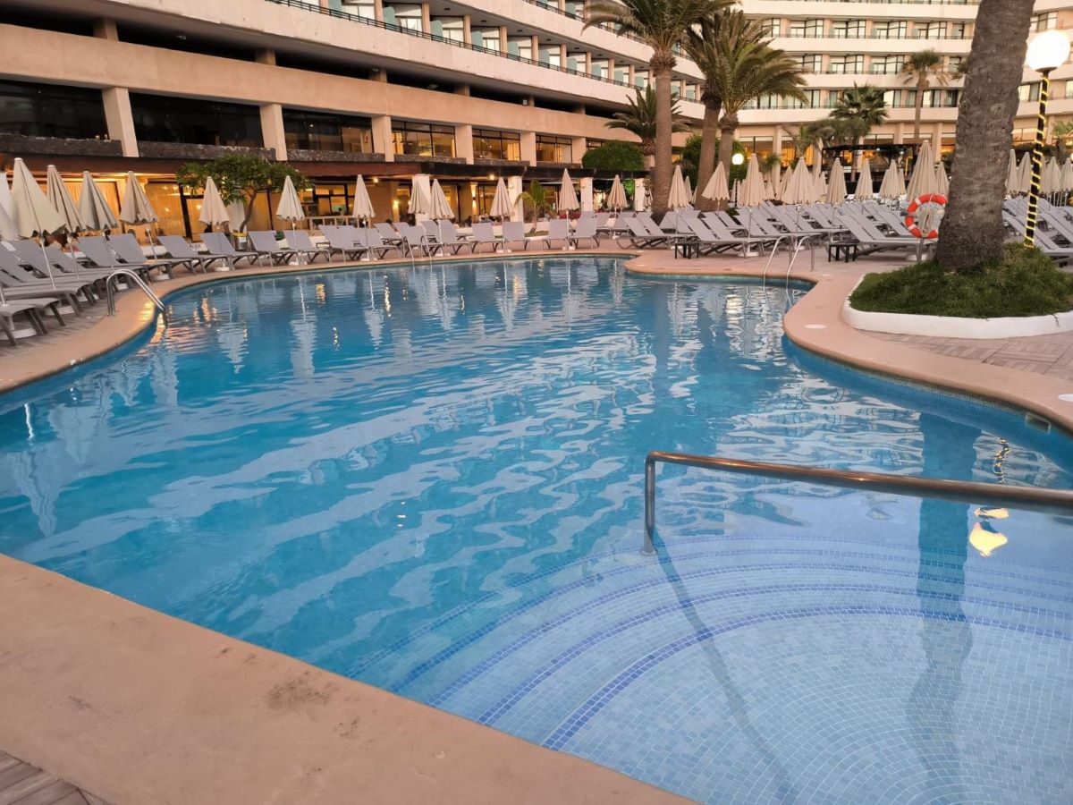 Hotel H10 Conquistador - Swimming Pools | AccessAble