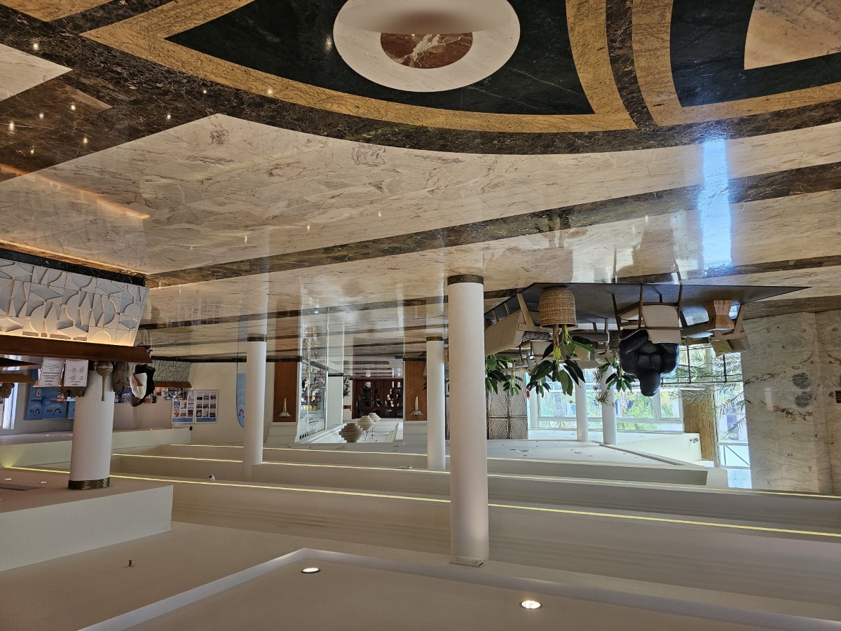 Hotel Flamingo Oasis - Room with Wheel-in Shower | AccessAble