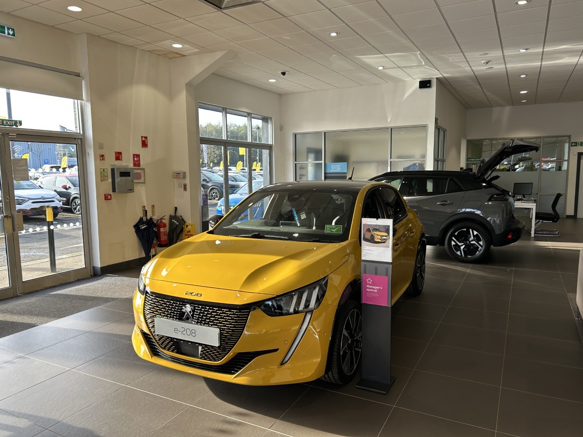 Arnold Clark Stirling Citroën / DS / Peugeot | AccessAble