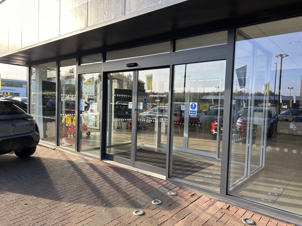 Arnold Clark Stirling Citroën / DS / Peugeot | AccessAble