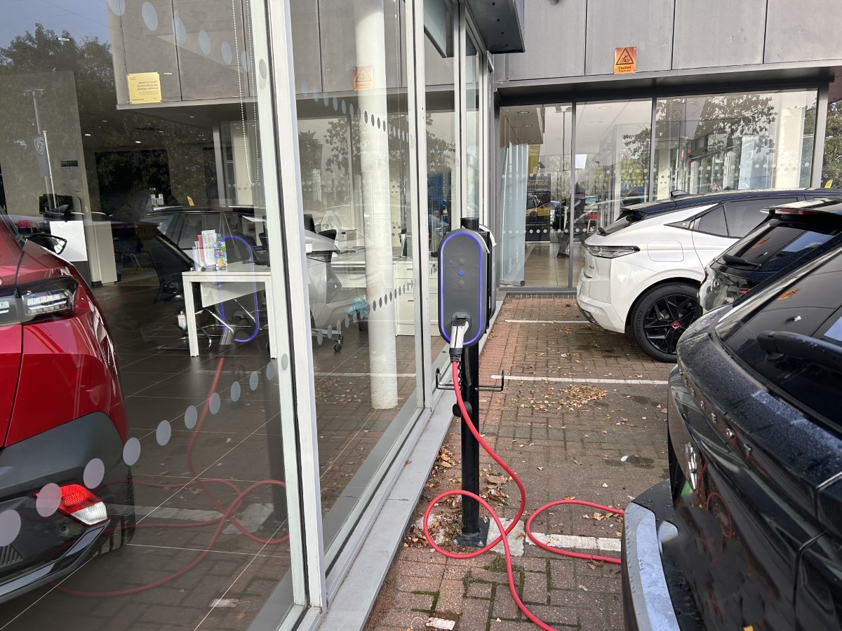 Arnold Clark Stirling Citroën / DS / Peugeot | AccessAble